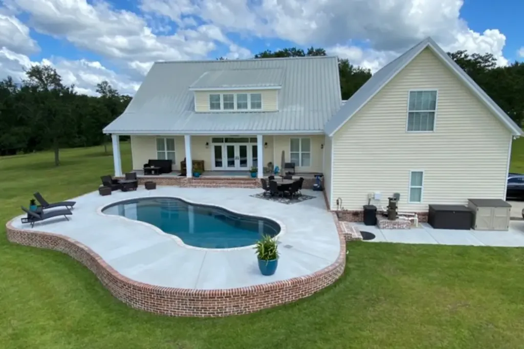 The Linear with Cover - Leisure Pools Athens